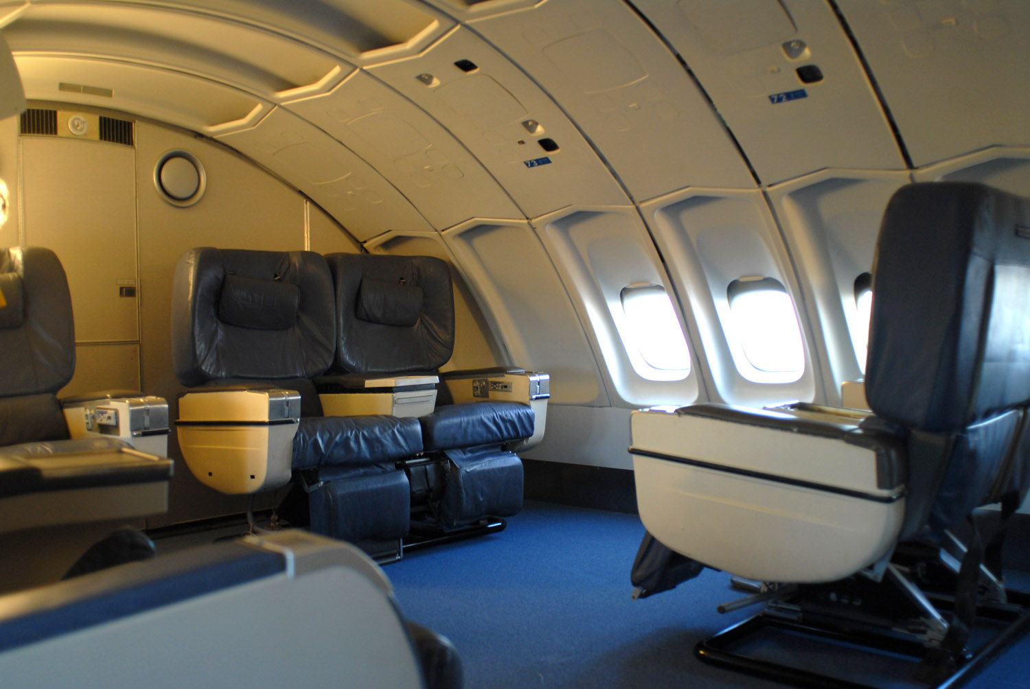 Interior: Welcome Aboard on the World's First Jumbo Jet Hostel - Ultra ...